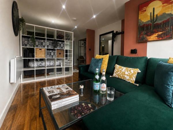 Stylish 1-bed Apartment In Chester With Parking & Full Kitchen - Chester
