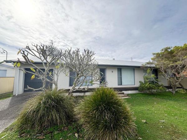 Barefoot Bungalow - Bring Your Own Linen - Hat Head