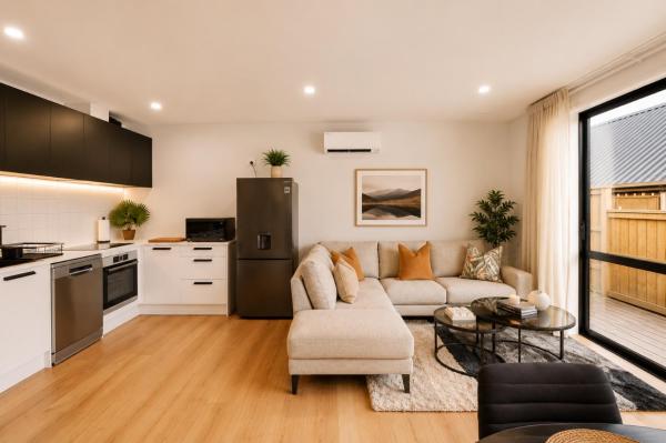 Modern Mountain View Retreat, 2 Bedroom Stay - Queenstown, New Zealand