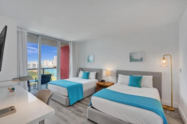 High Floor Cozy Studio Canal View Near Beach 1210 - Aventura, FL