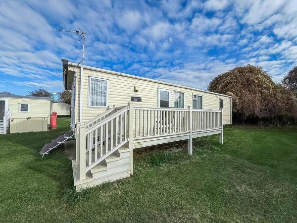 Wonderful 6 Berth Caravan For Hire At Manor Park, Hunstanton, Norfolk Ref 23028s - Hunstanton