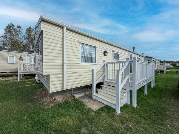 6 Berth Caravan For Hire In Hunstanton At Manor Park Holiday Park Ref 23004a - Hunstanton