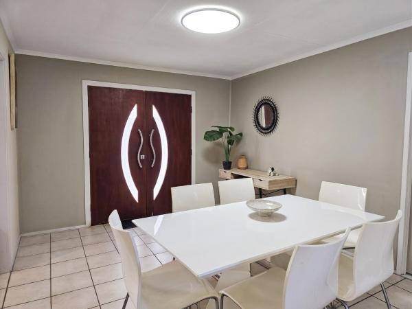 The Pine Rest - Spacious & Central Haven - Brisbane