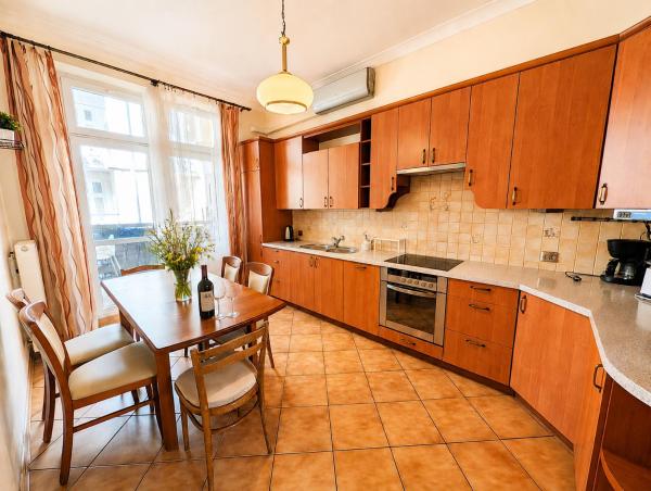 Central Sauna 4-bedroom Apartment - Cracovia