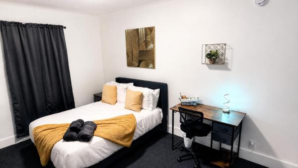 Nona - Private Room 2 With Parking, Desk & Fast Wifi Near Yale, Quinnipiac, Scsu & Hospitals - New Haven, CT