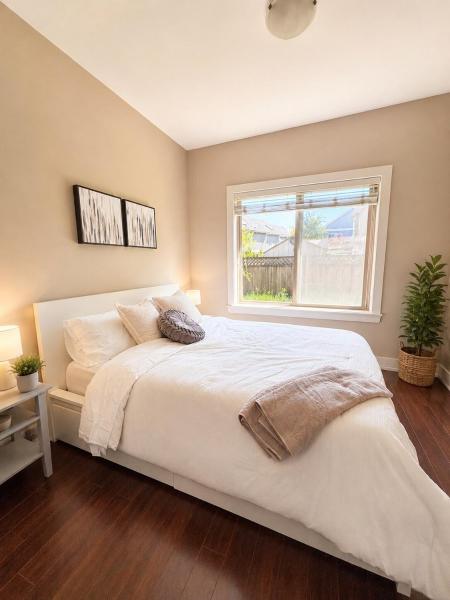 Sunny Garden Flat Close To Richmond City Center And Airport - Vancouver