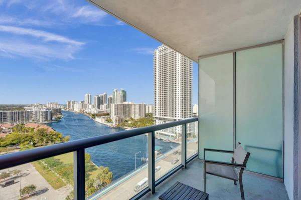 Canal View Studio - Resort Perks Beach 8 Min 1904 - Miami Gardens, FL