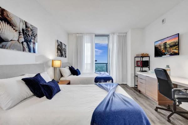 Cozy Canal View Studio Private Balcony Pool 2208 - Hallandale Beach, FL
