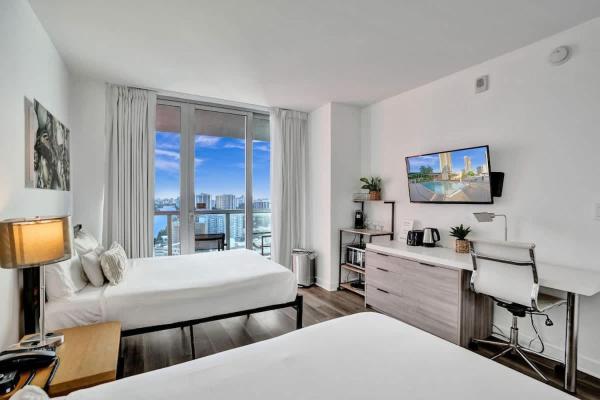 Charming Ocean View Waterfront Studio Resort 2609 - Hallandale Beach, FL