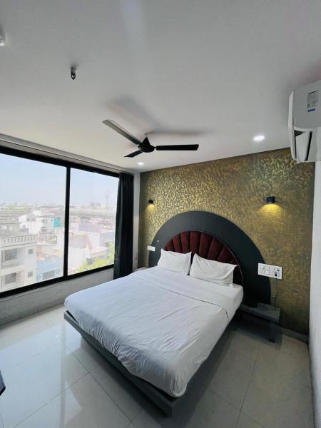 Hotel 7 Square - Surat
