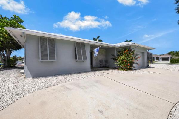 Home On Water With Pool/lanai Kitchen/walk To Beach - Marco Island, FL