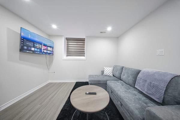 Cozy Calm & Private 1-bedroom Basement Suite With Parking - Waterloo