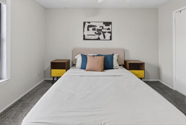 Updated 2br With Great Natural Light - 러벅