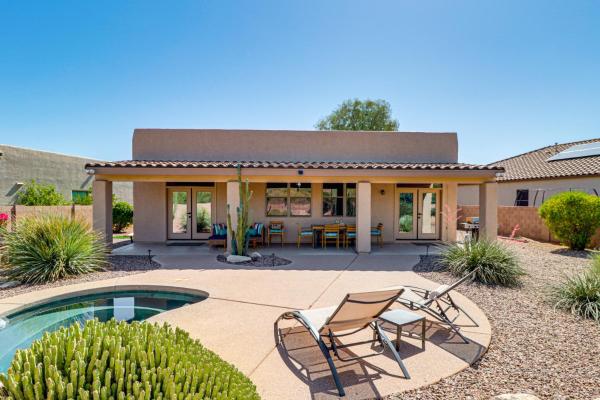 Saguaro Sanctuary: Tucson Home W/ Outdoor Oasis - Marana, AZ