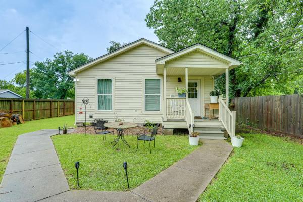 Quaint Houston Bungalow W/ Private Yard - Houston