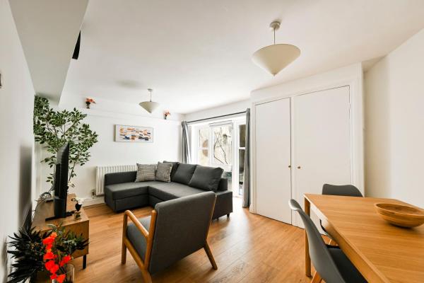 Garden 1 Bedroom Camden Apartment - King's Cross station - London