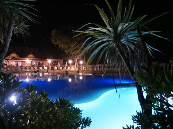 Bungalow 300 M De La Plage Camping Les Pierres Couchées - Saint-Michel-Chef-Chef