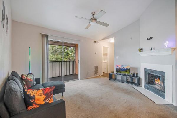 Stylish 2-bedroom Minutes From Universal Orlando - Orlando, FL