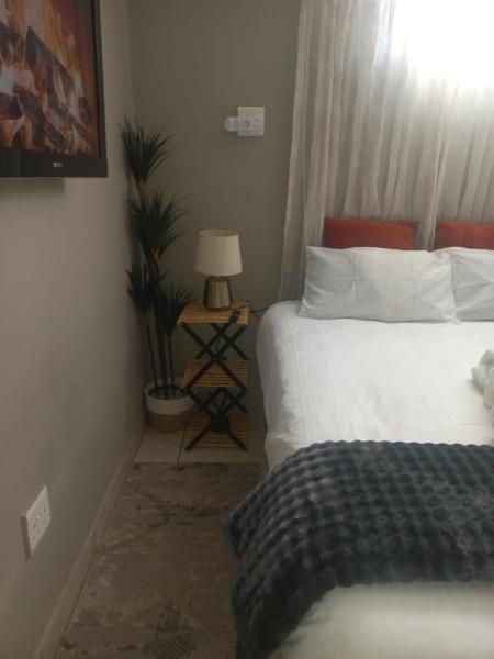Croydon De Vue Or Tambo Self Catering Cottage - Boksburg