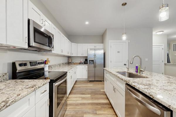 Cozy Retreat With Forest Views, Peaceful Vibes & Modern Comfort - Bumpass, VA