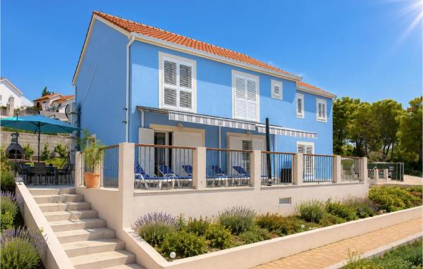3 Bedroom Beautiful Home In Sutivan - Milna