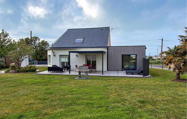 Beach Front Home In Ploudalmézeau With Wifi - Ploudalmézeau