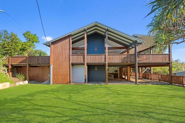 6 Karboora Drive - Luxury Holiday Home - North Stradbroke Island