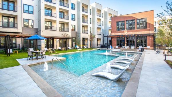 Top-floor Luxury Retreat, King Bed, Full Kitchen, Private Balcony - Nebraska