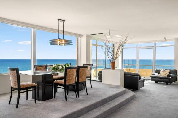 Salt & Skyline Penthouse - Glenelg