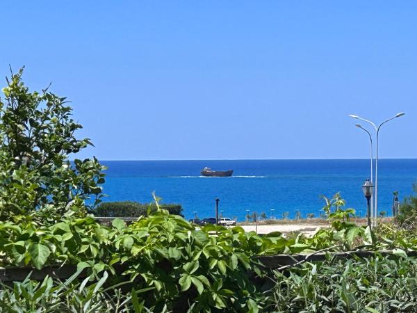 Seaview Apartment With Garden & Pool - Paphos
