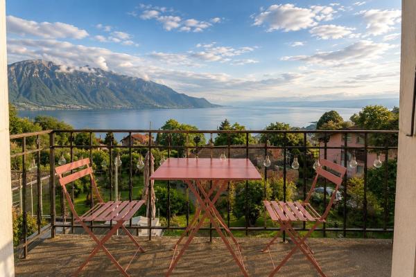Above Montreux With Views Of The Lake And The Alps - Cantón de Vaud