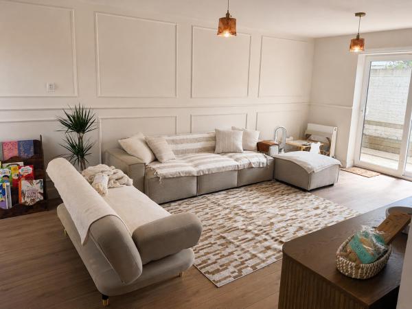 Modern Gated House And Secure Parking & Patio - Barnes