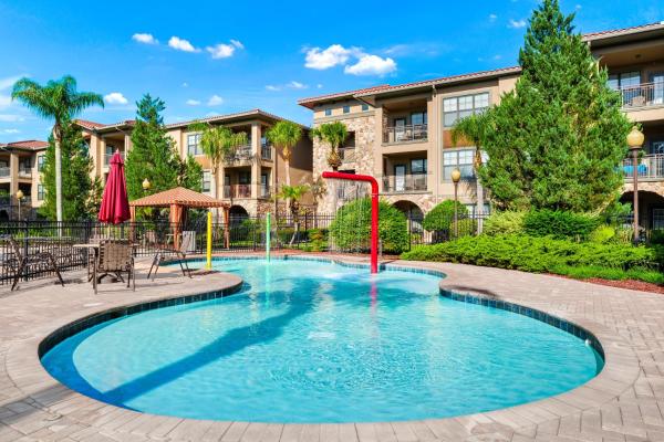 Disney Orlando Bella Piazza 3 Bed 3 Bath Condo, Pool & Hot Tub ! - Davenport, FL