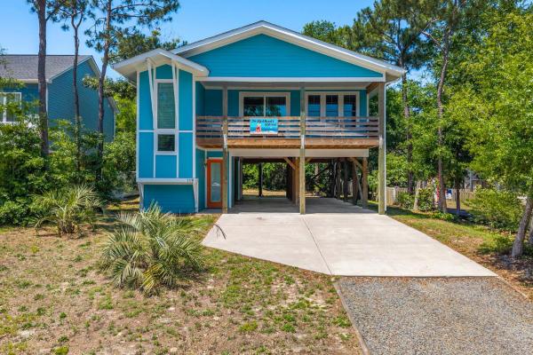 Family Home On Oak Island: 1 Mi To Beach & Pier! - Oak Island, NC