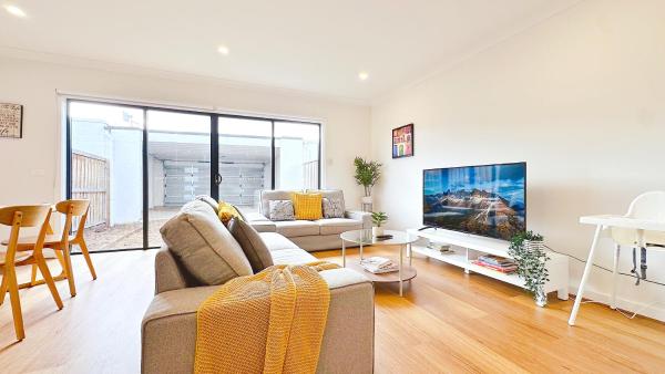 Modern 4br Townhouse By Goodlive - Werribee