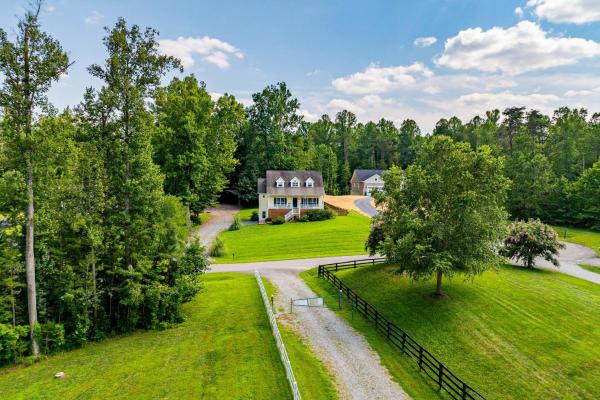 Lakeview Escape Near Beach With Fenced Dog Run, Porch & Dock With One Boat Slip - Lake Anna, VA