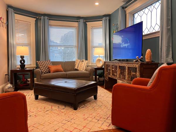 Cozy As A Sunday - 2/br Sleep 6 - Malden, MA