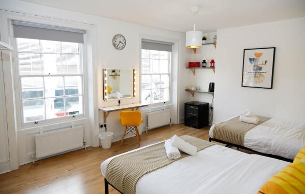 Large Camden Rooms Besides Camden Town Underground - Barnet
