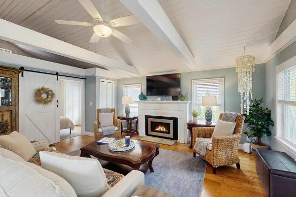 Peaceful Marshview Escape With Large Sunroom Ac Outdoor Firepit & Dog Friendly - Wareham, MA