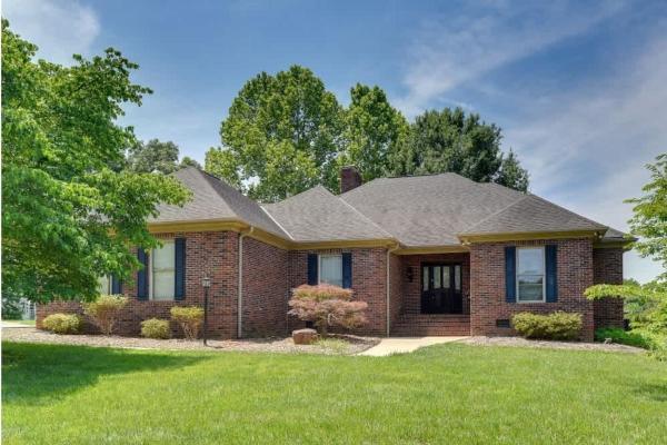 Spacious Home-game Room - Private Pond - Sleeps 16 - Midland, NC