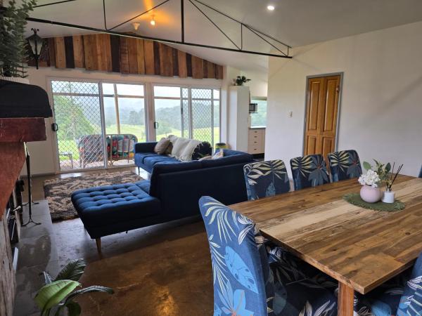 Hideaway Falls Rustic Farm House - Ravenshoe