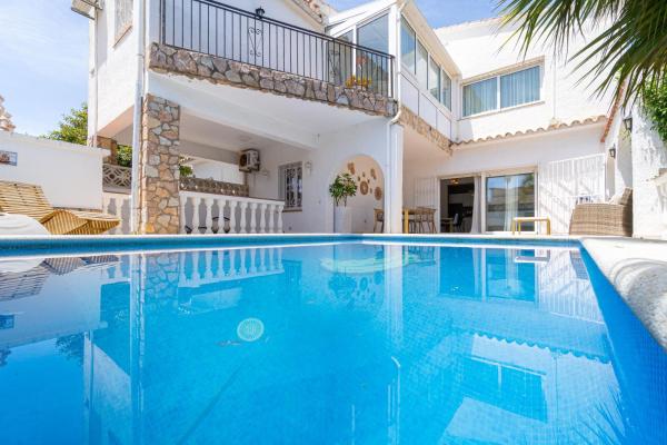 Beautiful Villa With Swimming Pool - Empuriabrava
