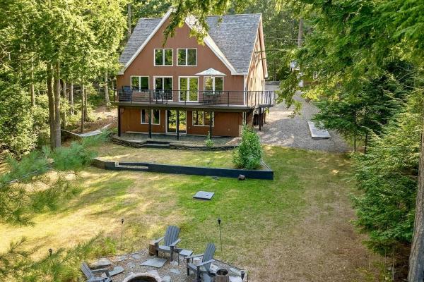 Lakefront Retreat With Stone Fireplace & Game Room In Bowerbank, Maine - Sebec lake, Sebec