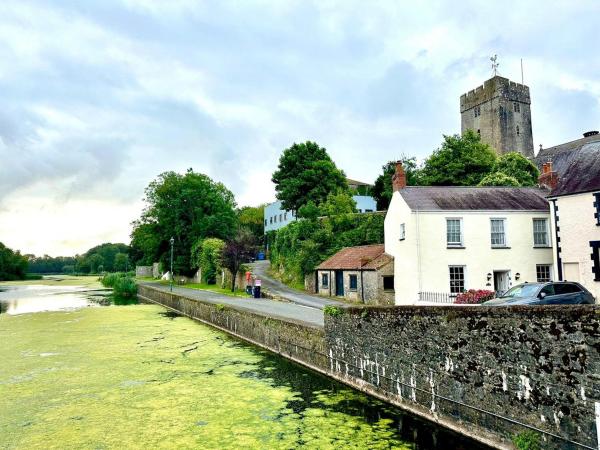 Beautiful 3 Bed Cottage In The Heart Of Pembroke - Pembroke Dock