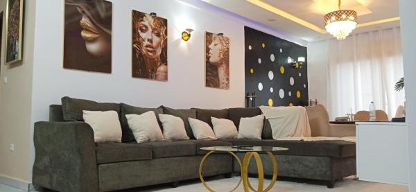 Rénové - Groupe éLectrogène - Wifi - Parking - Ndogbong - Douala
