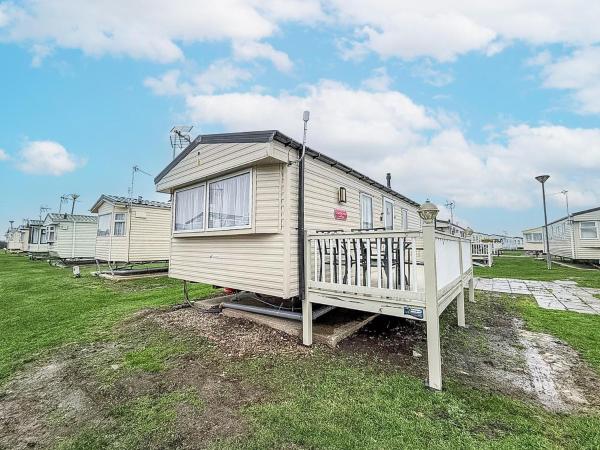 Caravan With Side Decking At St Osyth Beach Holiday Park Ref 28018td - Brightlingsea