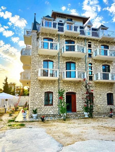 The White Troy - Saranda