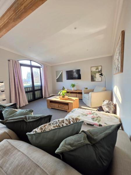 3 Polo Suite Gowrie Village - Nottingham Road