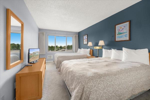 Fireplace Family Suite For 6 With Kitchen - Pool And Hot Tub - Ocean Shores, WA