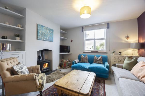 Charming 3-bedroom Home With Cosy Log Burner - Cheltenham